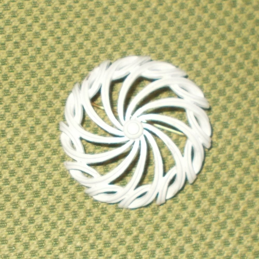 Vintage Signed Monet White Enamel Pinwheel Swirl Broo… - Gem